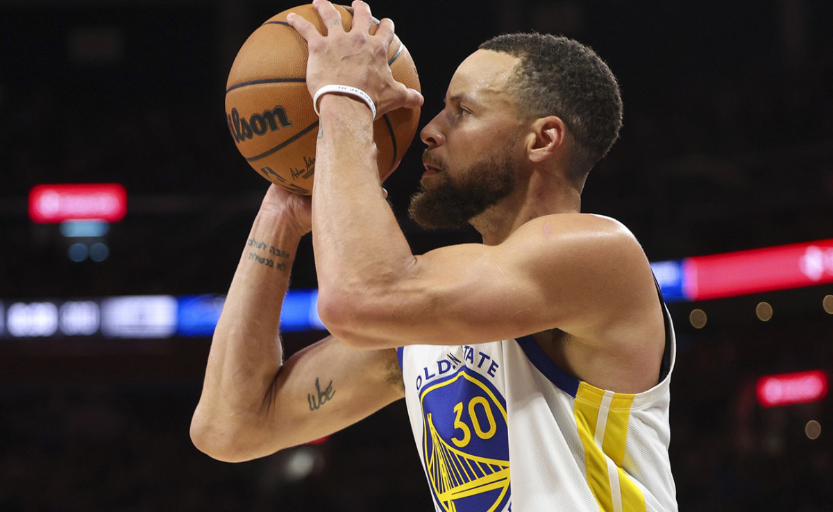 Steph Curry Leaves Warriors Game After Finger Injury—What It Means for ...