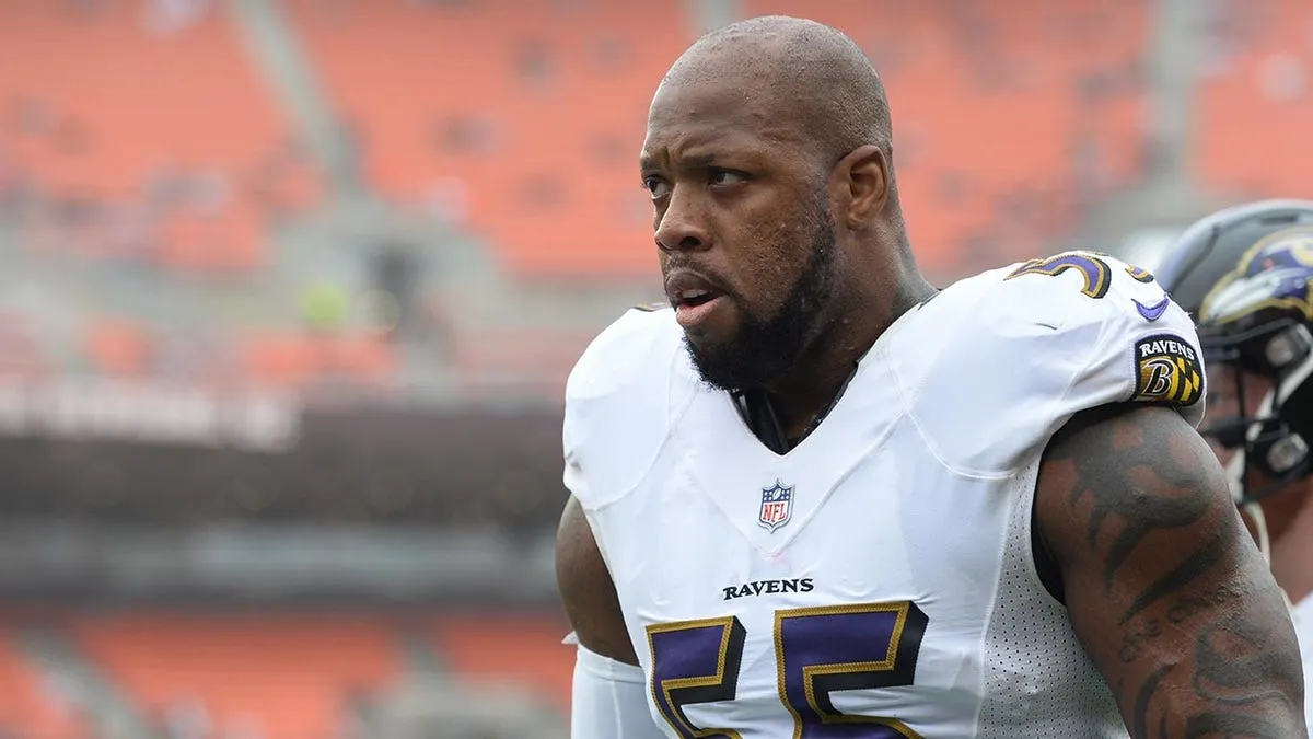 NFL Star Terrell Suggs Avoids Jail After Starbucks Gun Incident – Court ...